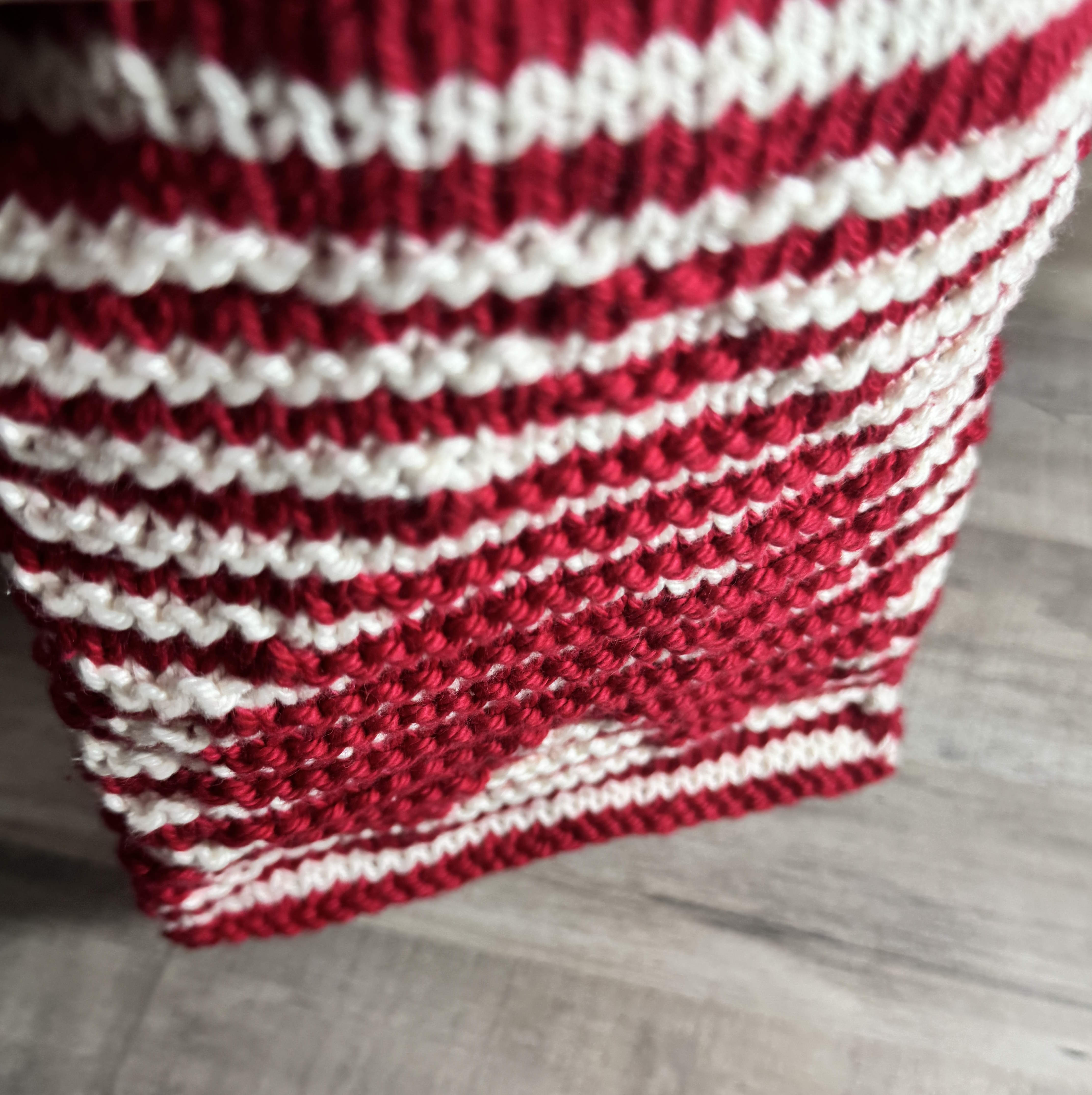 Illusian Knitting or Shadow Knitting: Beginner Tutorial